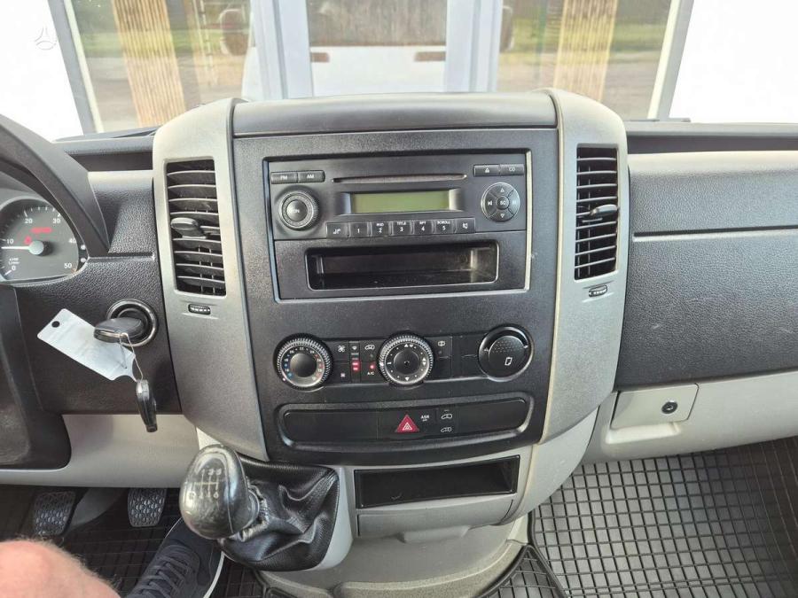 White Mercedes-Benz Sprinter 2012 in Marijampole, with an engine capacity of 2.14 L and mileage of 271 thousand km for 11000 €, photo 15 on AUTOMOTO.COM.LV