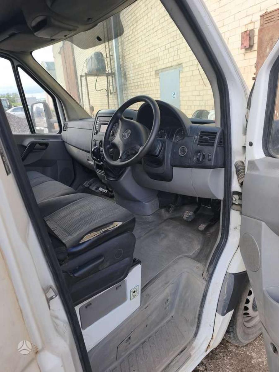 White Mercedes-Benz Sprinter 2012 in Jonava, with an engine capacity of 2.20 L and mileage of 320 thousand km for 3200 €, photo 7 on AUTOMOTO.COM.LV