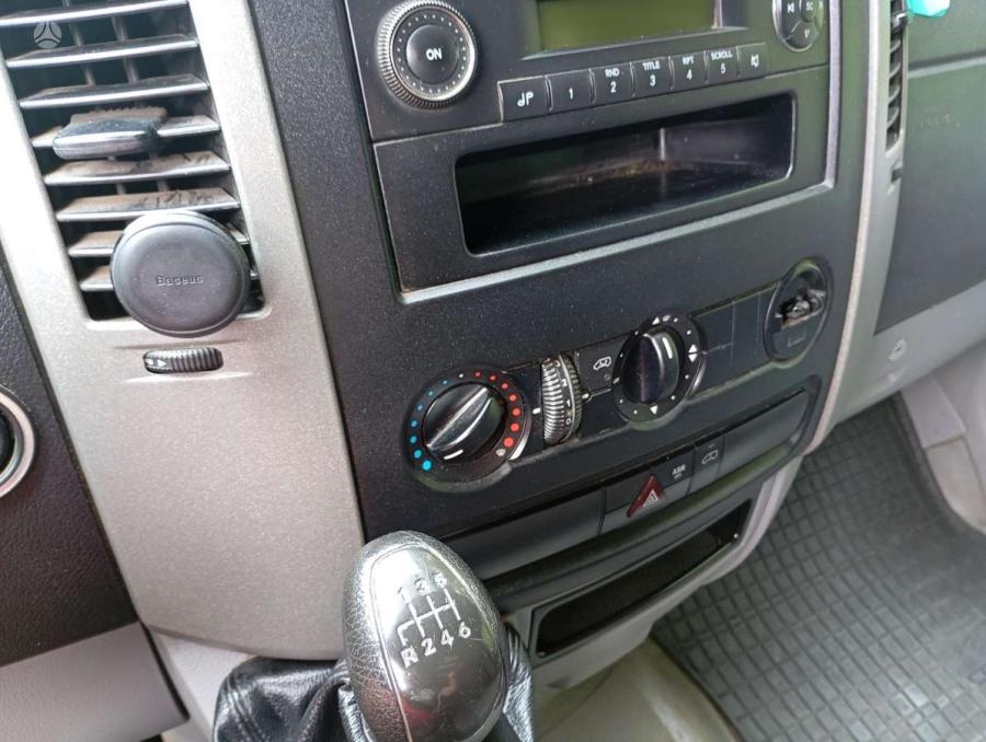 Balts Mercedes-Benz Sprinter 2012 Viļņa, ar dzinēja tilpumu 2.14 L un nobraukumu 223 tūkst. km par 9250 €, foto 23 vietnē AUTOMOTO.COM.LV