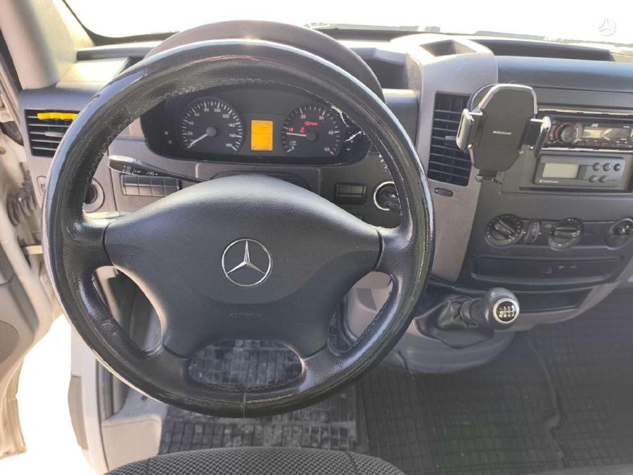 White Mercedes-Benz Sprinter 2013 in Vilnius, with an engine capacity of 2.14 L and mileage of 496 thousand km for 10769 €, photo 15 on AUTOMOTO.COM.LV