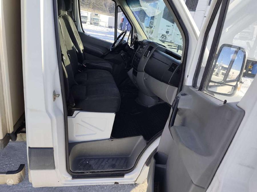 White Mercedes-Benz Sprinter 2013 in Vilnius, with an engine capacity of 2.14 L and mileage of 496 thousand km for 10769 €, photo 18 on AUTOMOTO.COM.LV