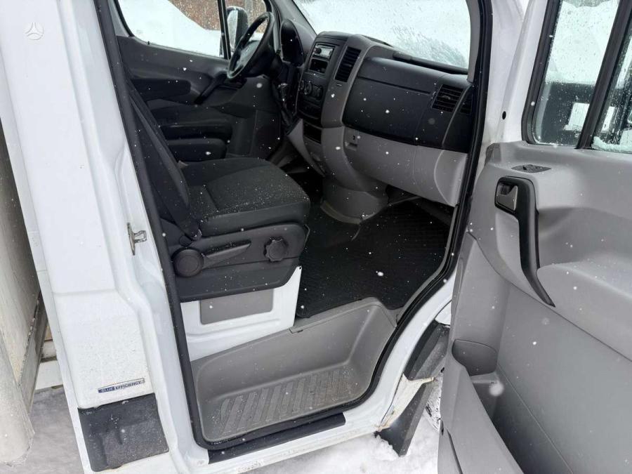 White Mercedes-Benz Sprinter 2013 in Klaipeda, with an engine capacity of 2.99 L and mileage of 380 thousand km for 8200 €, photo 11 on AUTOMOTO.COM.LV