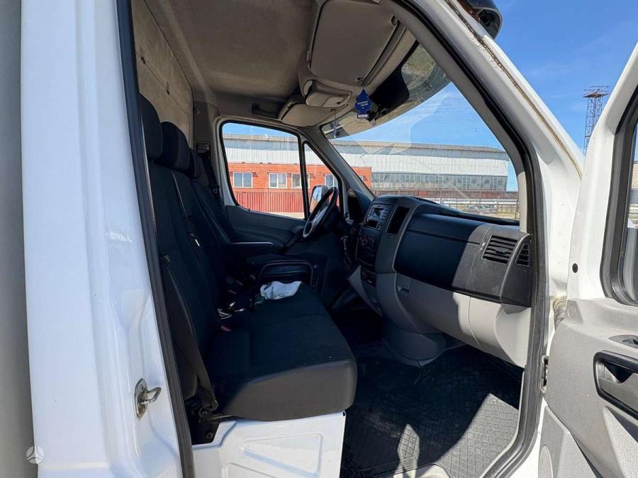 White Mercedes-Benz Sprinter 2013 in Riga, with an engine capacity of 0.00 L and mileage of 367 thousand km for 12000 €, photo 6 on AUTOMOTO.COM.LV