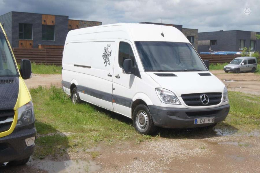 White Mercedes-Benz Sprinter 2013 in Kaunas, with an engine capacity of 0.00 L and mileage of 450 thousand km for 6353 €, photo 1 on AUTOMOTO.COM.LV