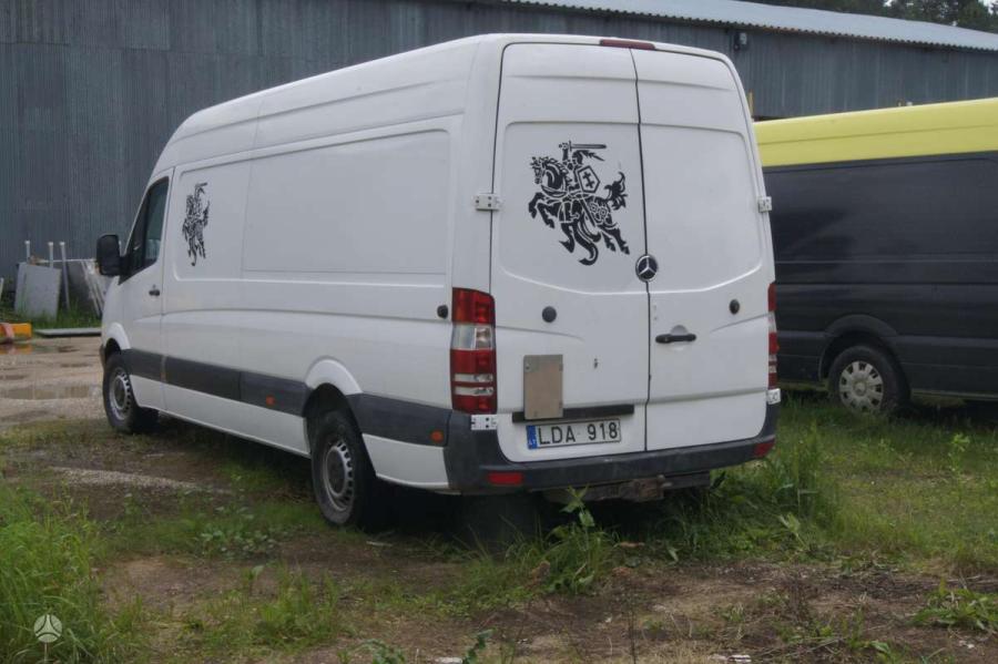 White Mercedes-Benz Sprinter 2013 in Kaunas, with an engine capacity of 0.00 L and mileage of 450 thousand km for 6353 €, photo 4 on AUTOMOTO.COM.LV