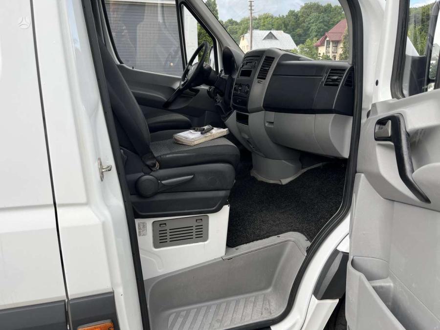 White Mercedes-Benz Sprinter 2013 in Alytus, with an engine capacity of 2.14 L and mileage of 221 thousand km for 12800 €, photo 12 on AUTOMOTO.COM.LV