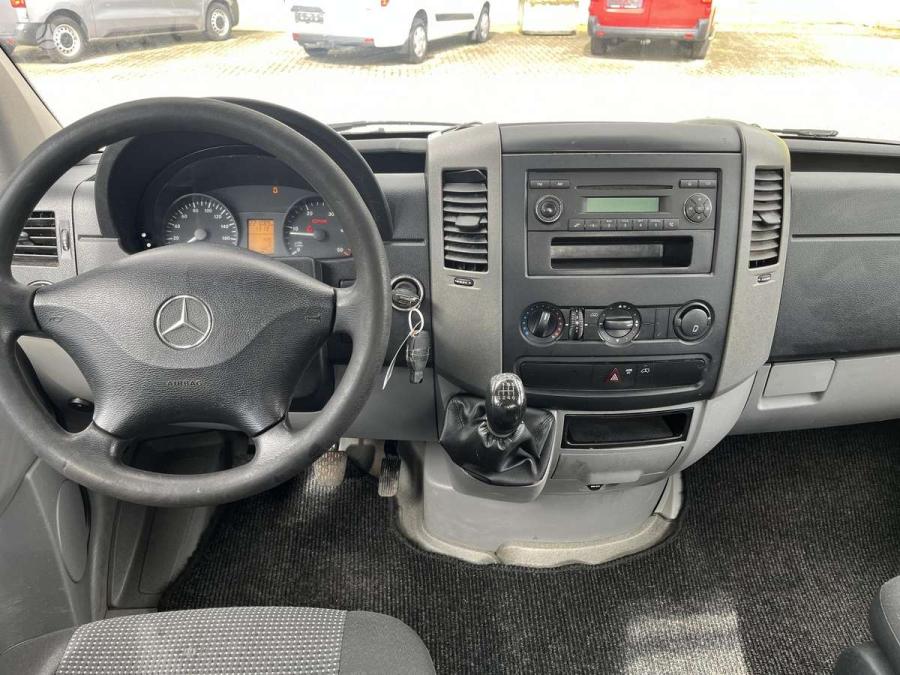 White Mercedes-Benz Sprinter 2013 in Alytus, with an engine capacity of 2.14 L and mileage of 221 thousand km for 12800 €, photo 13 on AUTOMOTO.COM.LV