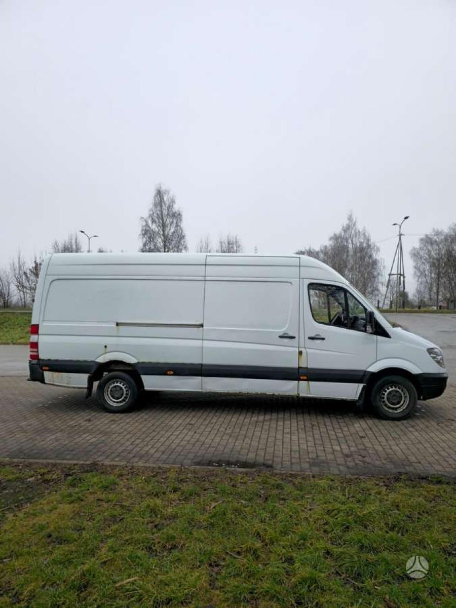 White Mercedes-Benz Sprinter 2013 in Riga, with an engine capacity of 2.20 L and mileage of 329 thousand km for 5700 €, photo 5 on AUTOMOTO.COM.LV