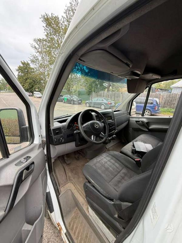 White Mercedes-Benz Sprinter 2013 in Riga, with an engine capacity of 2.10 L and mileage of 530 thousand km for 3900 €, photo 6 on AUTOMOTO.COM.LV
