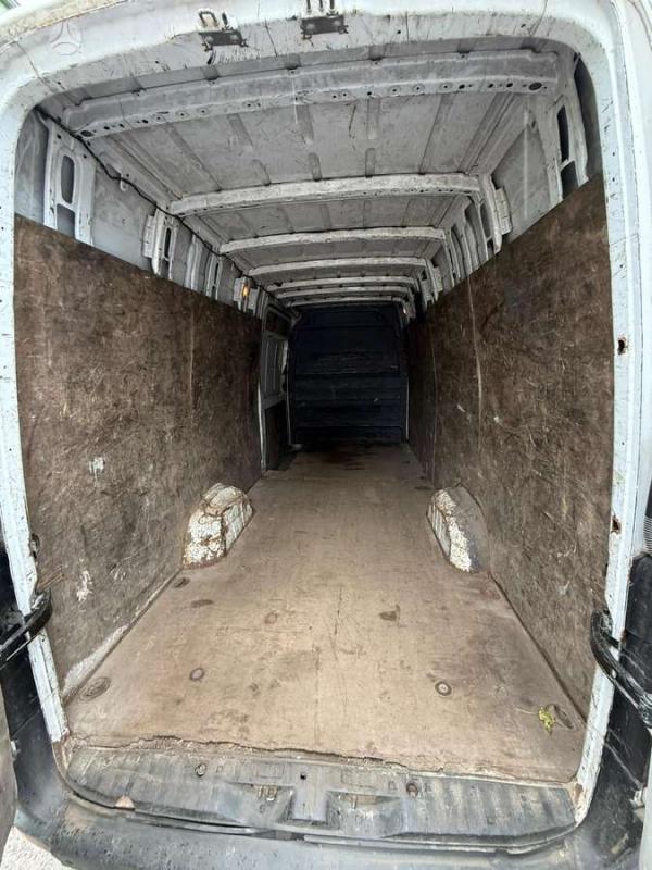 White Mercedes-Benz Sprinter 2013 in Riga, with an engine capacity of 2.10 L and mileage of 530 thousand km for 3900 €, photo 8 on AUTOMOTO.COM.LV