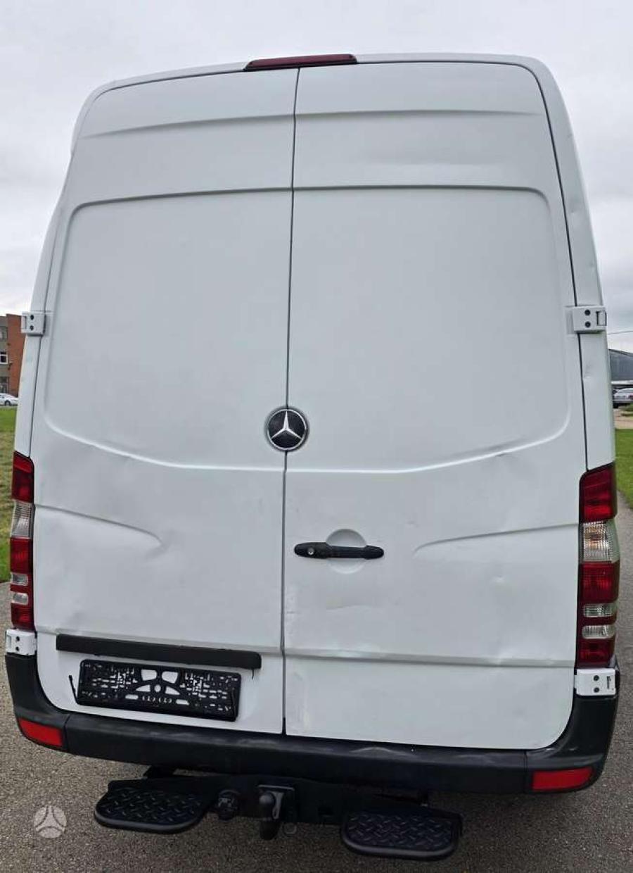 White Mercedes-Benz Sprinter 2014 in Siauliai, with an engine capacity of 2.20 L and mileage of 300 thousand km for 7350 €, photo 6 on AUTOMOTO.COM.LV