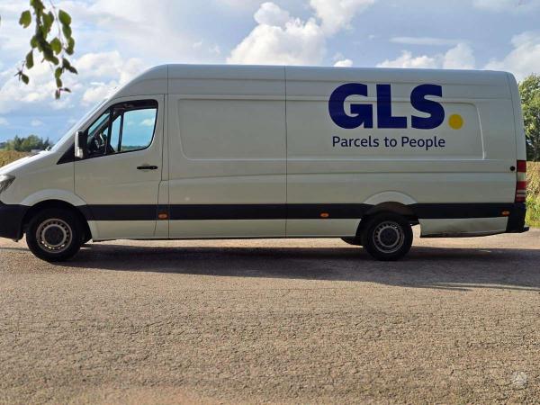White Mercedes-Benz Sprinter 2014 in Kursenai, with an engine capacity of 2.20 L and mileage of 357 thousand km for 8750 €, photo 3 on AUTOMOTO.COM.LV
