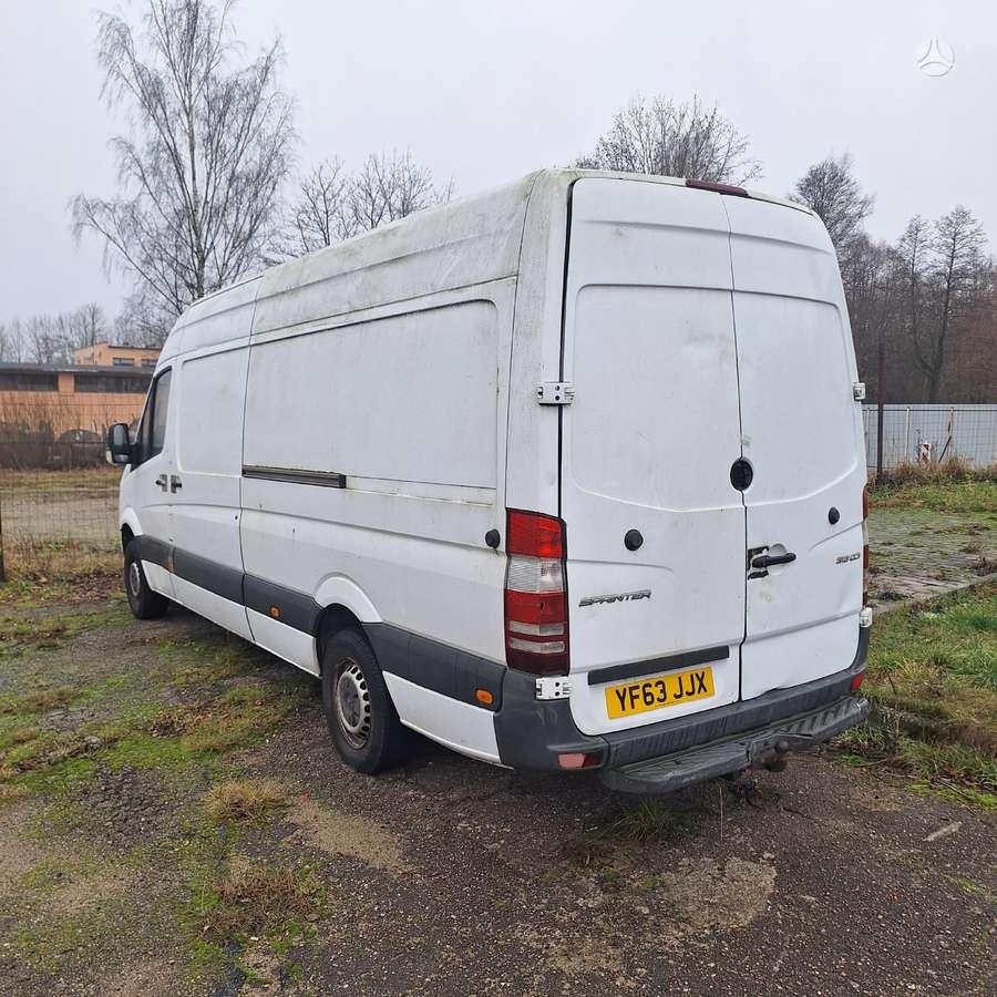 White Mercedes-Benz Sprinter 2015 in Marijampole, with an engine capacity of 0.00 L and mileage of 220 thousand km for 1900 €, photo 10 on AUTOMOTO.COM.LV