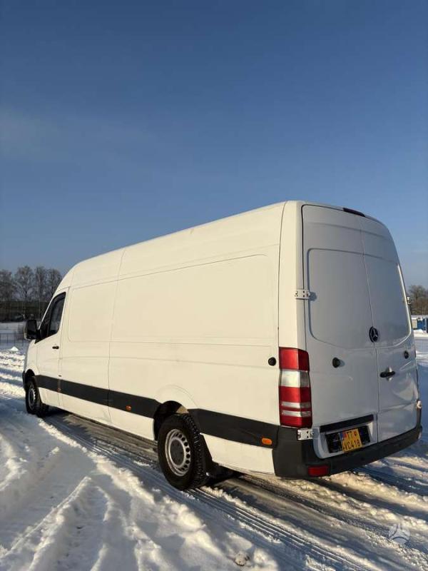 White Mercedes-Benz Sprinter 2015 in Vilnius, with an engine capacity of 2.20 L and mileage of 303 thousand km for 8700 €, photo 4 on AUTOMOTO.COM.LV
