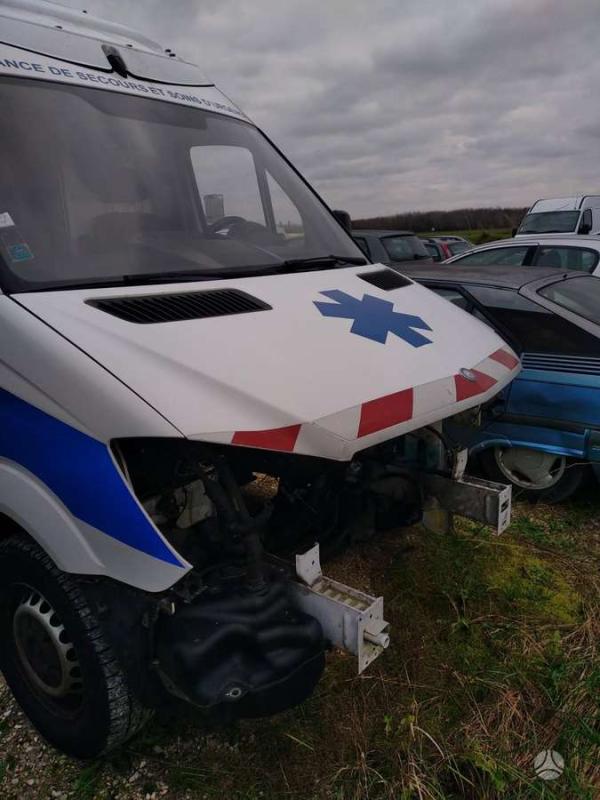 White Mercedes-Benz Sprinter 2015 in Taurage, with an engine capacity of 2.99 L and mileage of 300 thousand km for 6200 €, photo 3 on AUTOMOTO.COM.LV