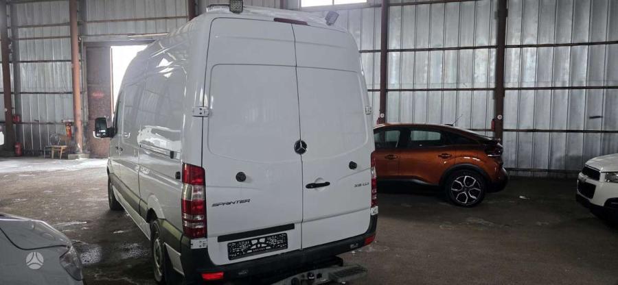 Balts Mercedes-Benz Sprinter 2015 Šauļi, ar dzinēja tilpumu 2.14 L un nobraukumu 275 tūkst. km par 9850 €, foto 4 vietnē AUTOMOTO.COM.LV