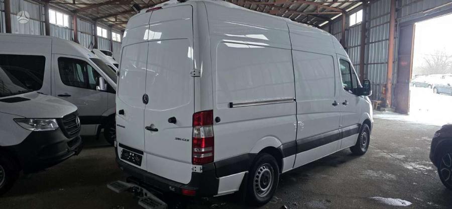 Balts Mercedes-Benz Sprinter 2015 Šauļi, ar dzinēja tilpumu 2.14 L un nobraukumu 275 tūkst. km par 9850 €, foto 5 vietnē AUTOMOTO.COM.LV