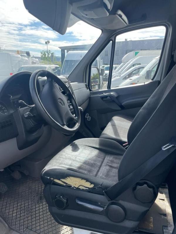 White Mercedes-Benz Sprinter 2015 in Kaunas, with an engine capacity of 2.20 L and mileage of 225 thousand km for 6999 €, photo 9 on AUTOMOTO.COM.LV
