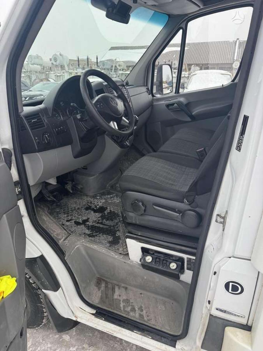 White Mercedes-Benz Sprinter 2015 in Vilnius, with an engine capacity of 2.99 L and mileage of 236 thousand km for 12000 €, photo 10 on AUTOMOTO.COM.LV