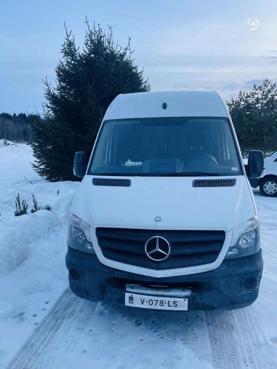 White Mercedes-Benz Sprinter 2015 in Vilnius, with an engine capacity of 2.10 L and mileage of 260 thousand km for 7700 €, photo 3 on AUTOMOTO.COM.LV