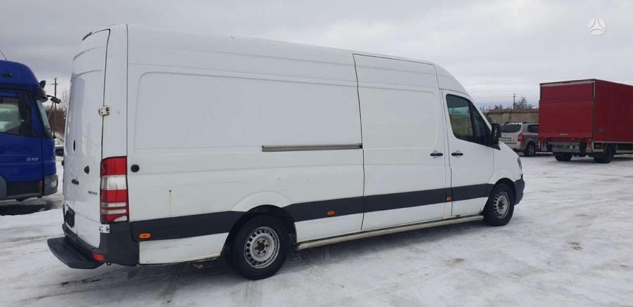 White Mercedes-Benz Sprinter 2015 in Marijampole, with an engine capacity of 2.14 L and mileage of 409 thousand km for 7800 €, photo 5 on AUTOMOTO.COM.LV