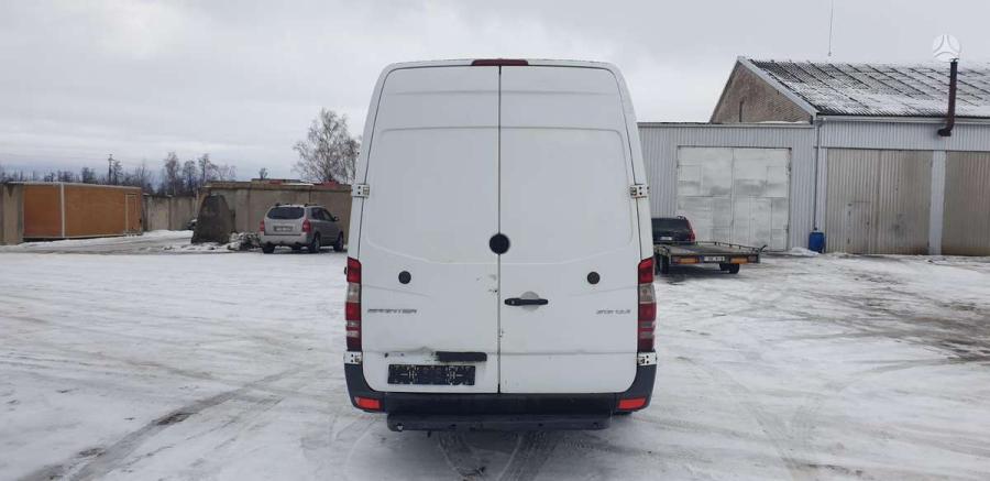 White Mercedes-Benz Sprinter 2015 in Marijampole, with an engine capacity of 2.14 L and mileage of 409 thousand km for 7800 €, photo 6 on AUTOMOTO.COM.LV