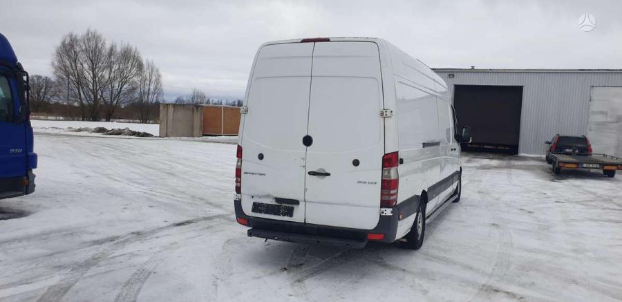 White Mercedes-Benz Sprinter 2015 in Marijampole, with an engine capacity of 2.14 L and mileage of 409 thousand km for 7800 €, photo 7 on AUTOMOTO.COM.LV