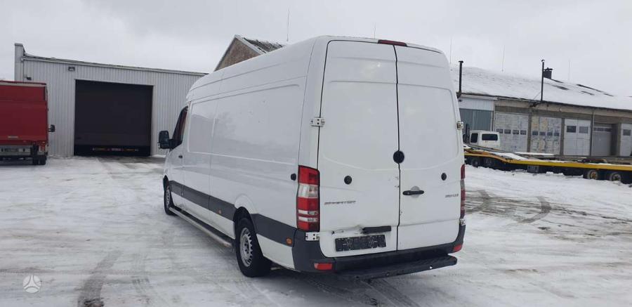 White Mercedes-Benz Sprinter 2015 in Marijampole, with an engine capacity of 2.14 L and mileage of 409 thousand km for 7800 €, photo 8 on AUTOMOTO.COM.LV