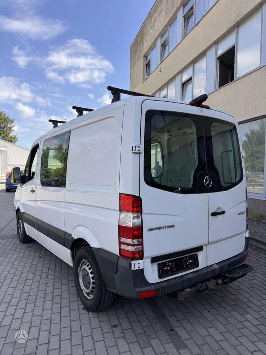 White Mercedes-Benz Sprinter 2015 in Kaunas, with an engine capacity of 2.14 L and mileage of 253 thousand km for 5990 €, photo 6 on AUTOMOTO.COM.LV