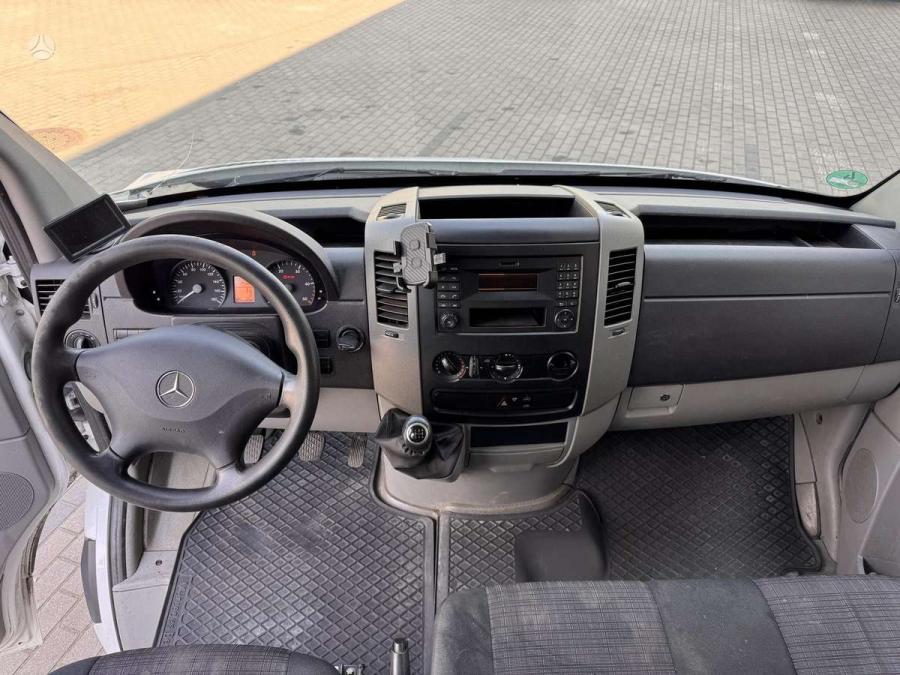 White Mercedes-Benz Sprinter 2015 in Kaunas, with an engine capacity of 2.14 L and mileage of 253 thousand km for 5990 €, photo 12 on AUTOMOTO.COM.LV