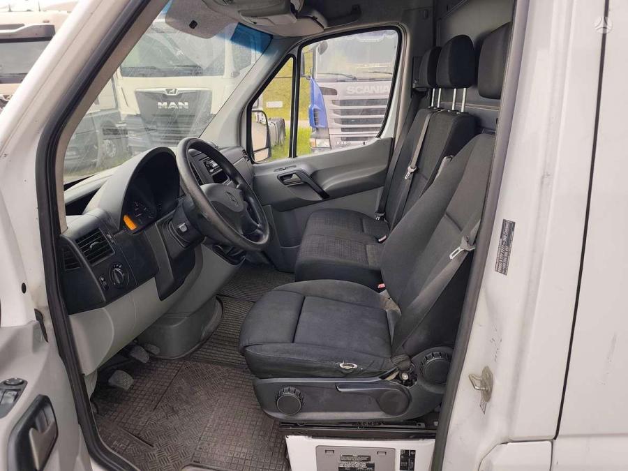 White Mercedes-Benz Sprinter 2015 in Vilnius, with an engine capacity of 2.14 L and mileage of 440 thousand km for 7900 €, photo 6 on AUTOMOTO.COM.LV