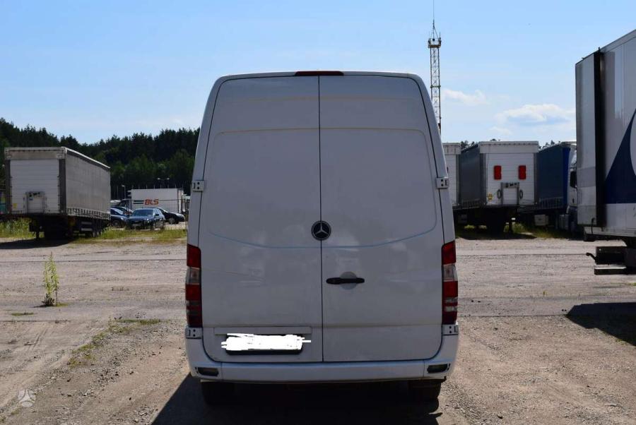 White Mercedes-Benz Sprinter 2015 in Vilnius, with an engine capacity of 2.14 L and mileage of 440 thousand km for 5900 €, photo 6 on AUTOMOTO.COM.LV