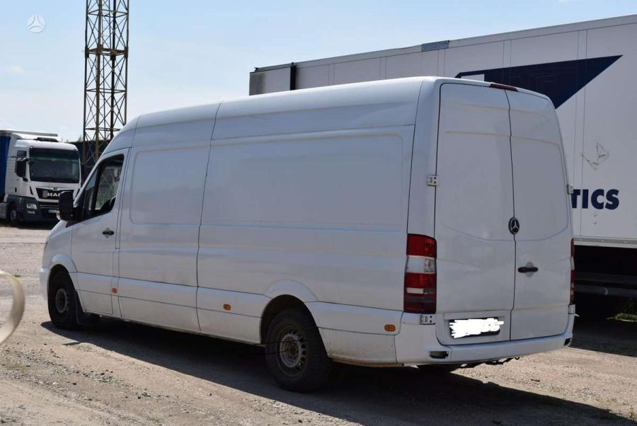 White Mercedes-Benz Sprinter 2015 in Vilnius, with an engine capacity of 2.14 L and mileage of 440 thousand km for 5900 €, photo 7 on AUTOMOTO.COM.LV
