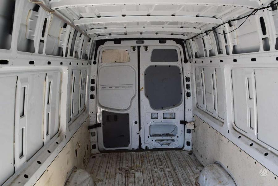 White Mercedes-Benz Sprinter 2015 in Vilnius, with an engine capacity of 2.14 L and mileage of 440 thousand km for 5900 €, photo 9 on AUTOMOTO.COM.LV