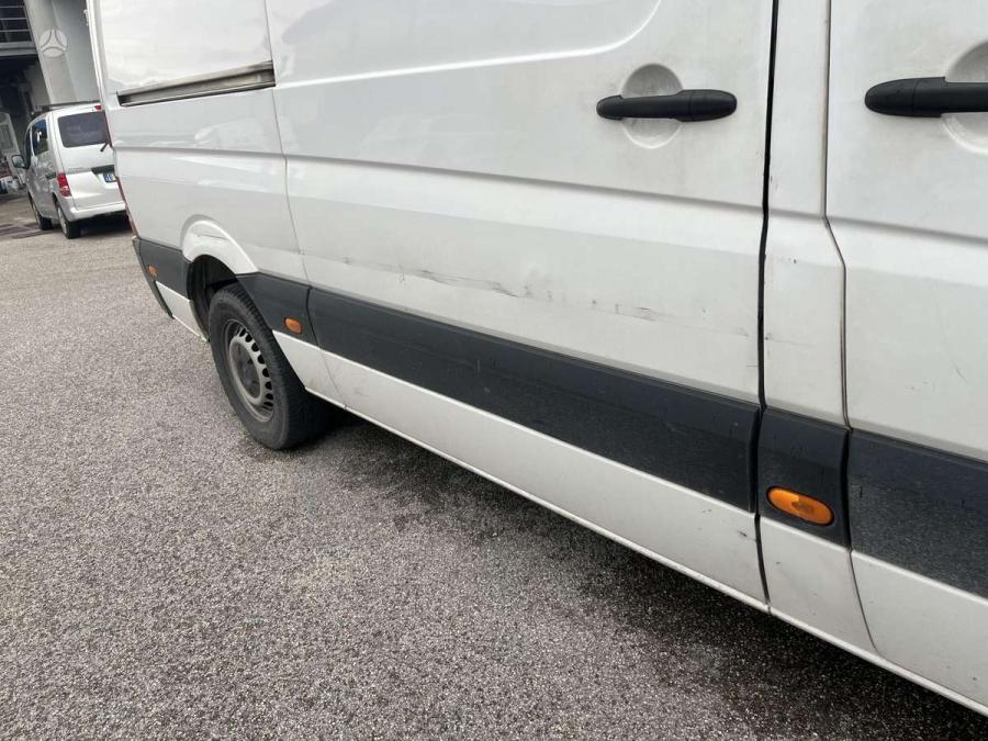 White Mercedes-Benz Sprinter 2015 in Panevezys, with an engine capacity of 2.14 L and mileage of 380 thousand km for 9200 €, photo 3 on AUTOMOTO.COM.LV