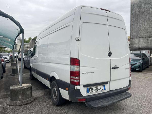 White Mercedes-Benz Sprinter 2015 in Panevezys, with an engine capacity of 2.14 L and mileage of 380 thousand km for 9200 €, photo 5 on AUTOMOTO.COM.LV