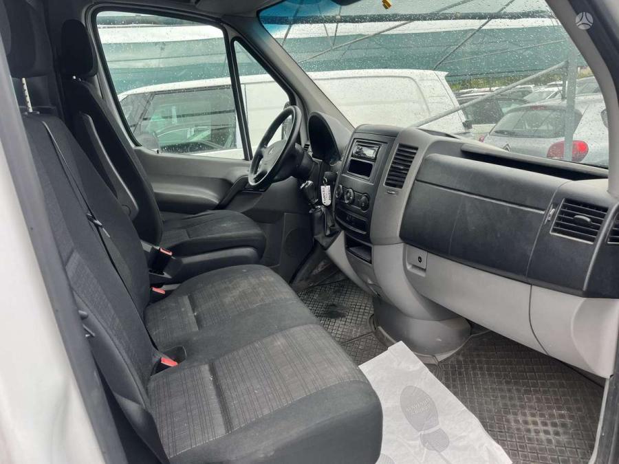 White Mercedes-Benz Sprinter 2015 in Panevezys, with an engine capacity of 2.14 L and mileage of 380 thousand km for 9200 €, photo 9 on AUTOMOTO.COM.LV