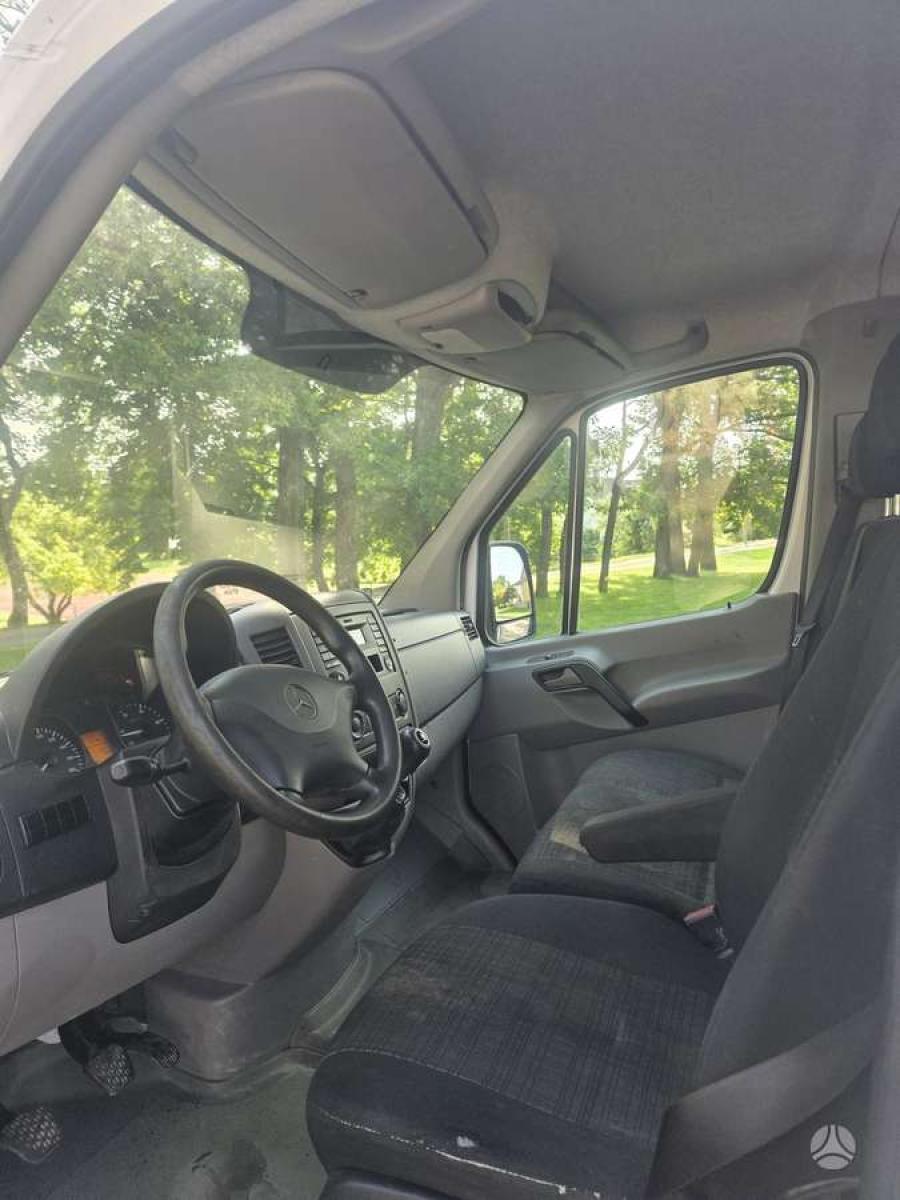 White Mercedes-Benz Sprinter 2015 in Marijampole, with an engine capacity of 2.14 L and mileage of 220 thousand km for 9400 €, photo 7 on AUTOMOTO.COM.LV