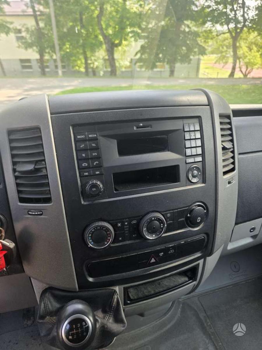 White Mercedes-Benz Sprinter 2015 in Marijampole, with an engine capacity of 2.14 L and mileage of 220 thousand km for 9400 €, photo 8 on AUTOMOTO.COM.LV