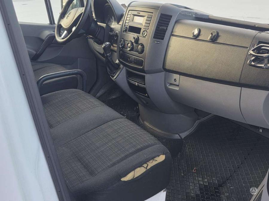 White Mercedes-Benz Sprinter 2016 in Marijampole, with an engine capacity of 2.14 L and mileage of 450 thousand km for 6200 €, photo 12 on AUTOMOTO.COM.LV