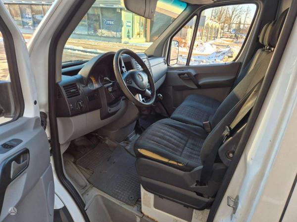 White Mercedes-Benz Sprinter 2016 in Riga, with an engine capacity of 2.15 L and mileage of 410 thousand km for 5900 €, photo 7 on AUTOMOTO.COM.LV