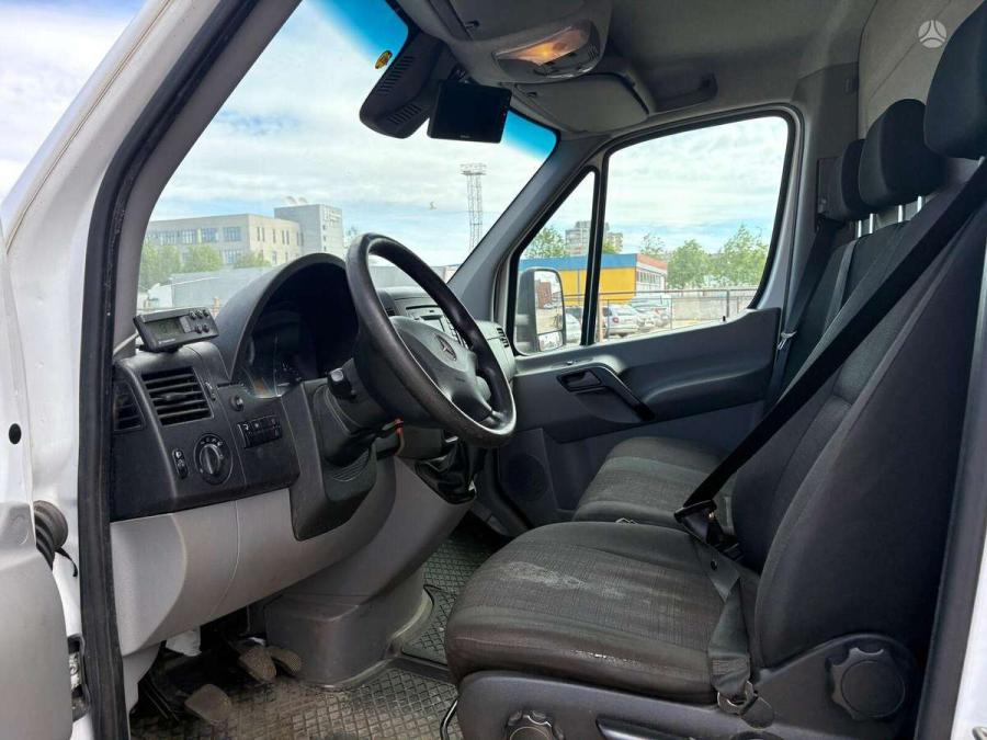 White Mercedes-Benz Sprinter 2016 in Riga, with an engine capacity of 0.00 L and mileage of 299 thousand km for 15000 €, photo 13 on AUTOMOTO.COM.LV