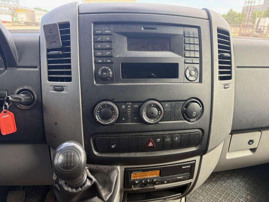 White Mercedes-Benz Sprinter 2016 in Riga, with an engine capacity of 0.00 L and mileage of 299 thousand km for 15000 €, photo 15 on AUTOMOTO.COM.LV