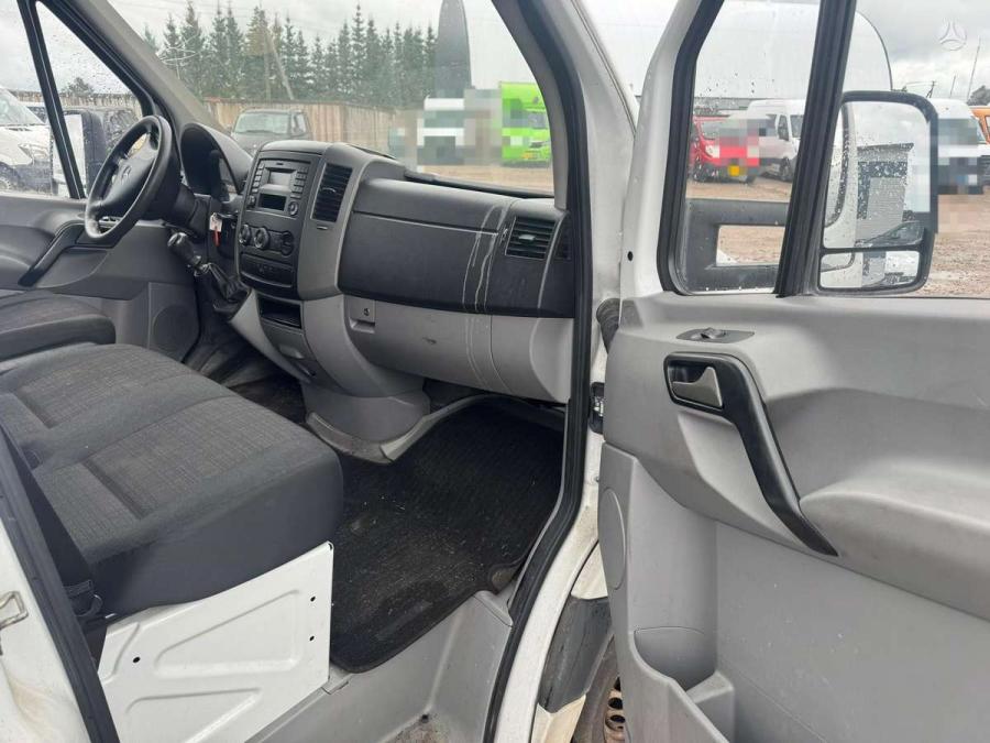 White Mercedes-Benz Sprinter 2016 in Taurage, with an engine capacity of 2.14 L and mileage of 360 thousand km for 2500 €, photo 8 on AUTOMOTO.COM.LV