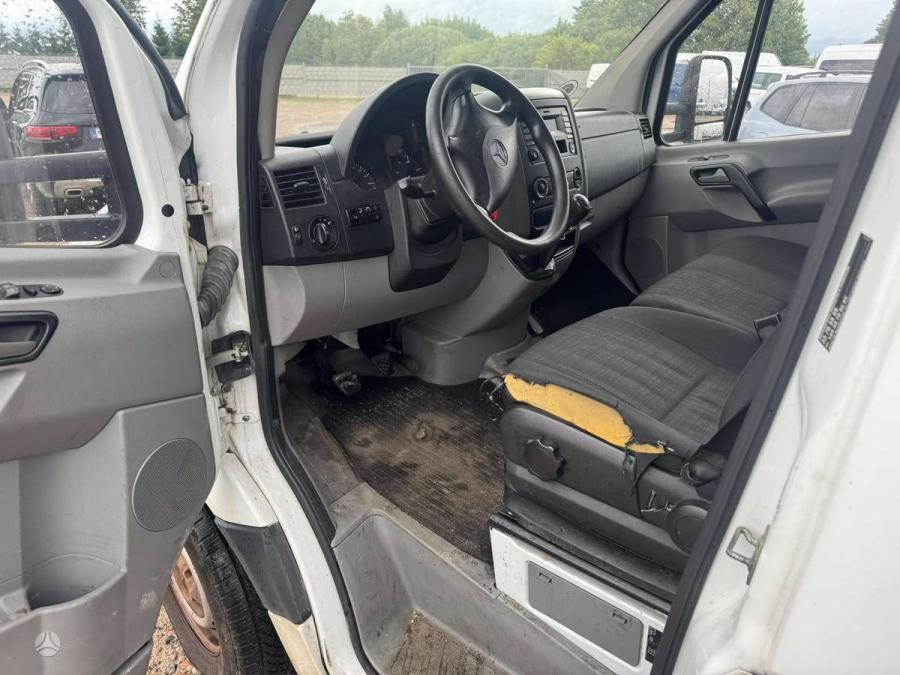 White Mercedes-Benz Sprinter 2016 in Taurage, with an engine capacity of 2.14 L and mileage of 360 thousand km for 2500 €, photo 9 on AUTOMOTO.COM.LV