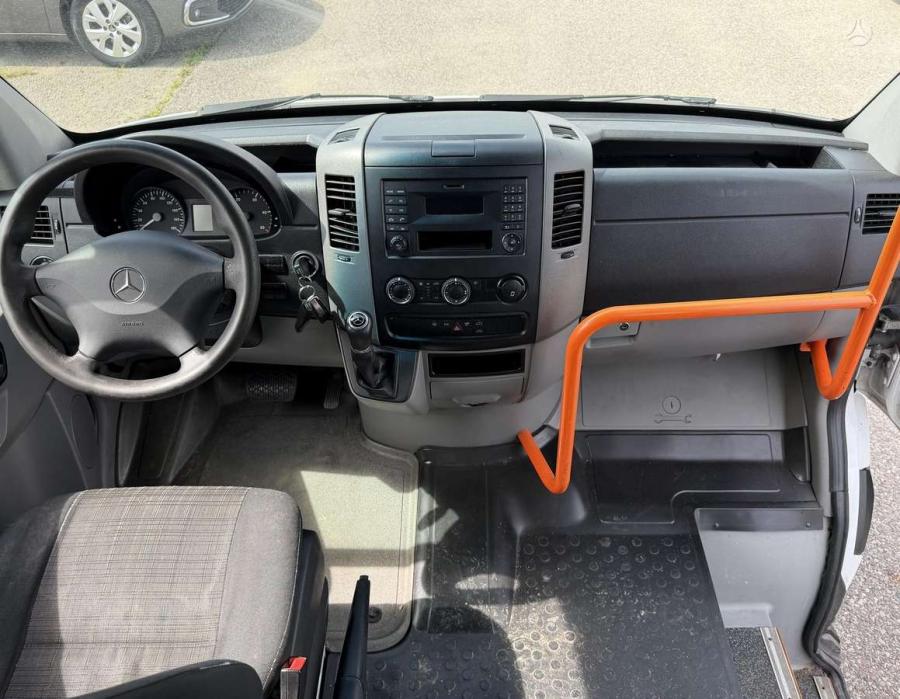 White Mercedes-Benz Sprinter 2016 in Kaunas, with an engine capacity of 2.14 L and mileage of 168 thousand km for 10900 €, photo 12 on AUTOMOTO.COM.LV