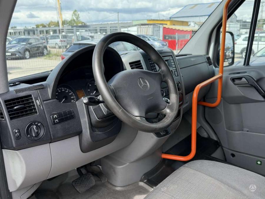 White Mercedes-Benz Sprinter 2016 in Kaunas, with an engine capacity of 2.14 L and mileage of 168 thousand km for 10900 €, photo 18 on AUTOMOTO.COM.LV