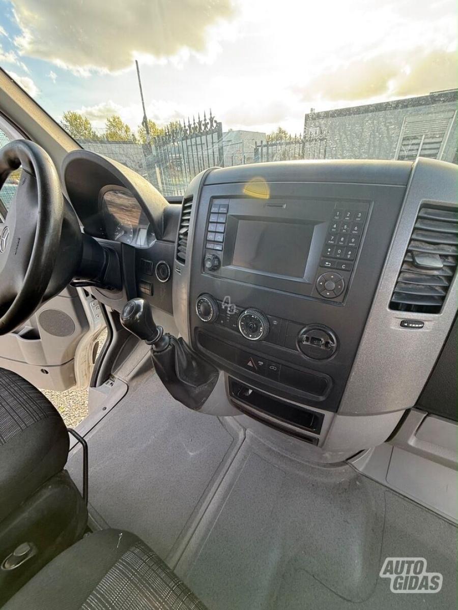 White Mercedes-Benz Sprinter 2016 in Marijampole, with an engine capacity of 2.10 L and mileage of 278 thousand km for 10999 €, photo 5 on AUTOMOTO.COM.LV