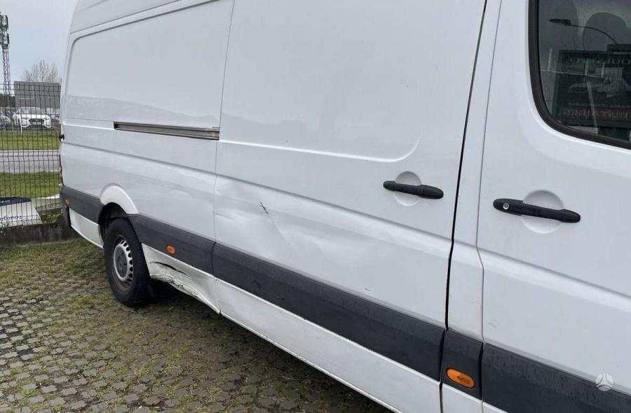 White Mercedes-Benz Sprinter 2017 in Taurage, with an engine capacity of 1.80 L and mileage of 171 thousand km for 16300 €, photo 4 on AUTOMOTO.COM.LV