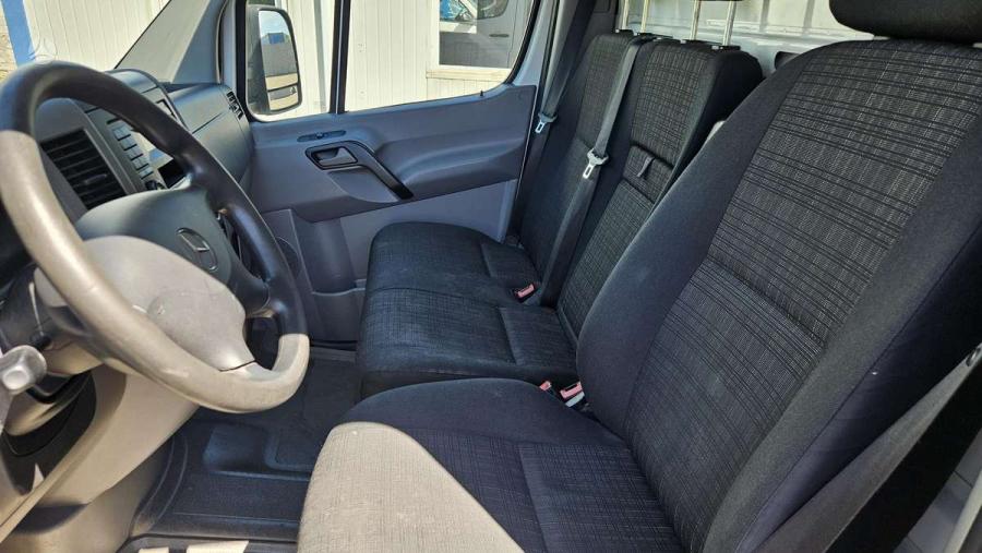 White Mercedes-Benz Sprinter 2017 in Marijampole, with an engine capacity of 2.14 L and mileage of 543 thousand km for 9559 €, photo 7 on AUTOMOTO.COM.LV